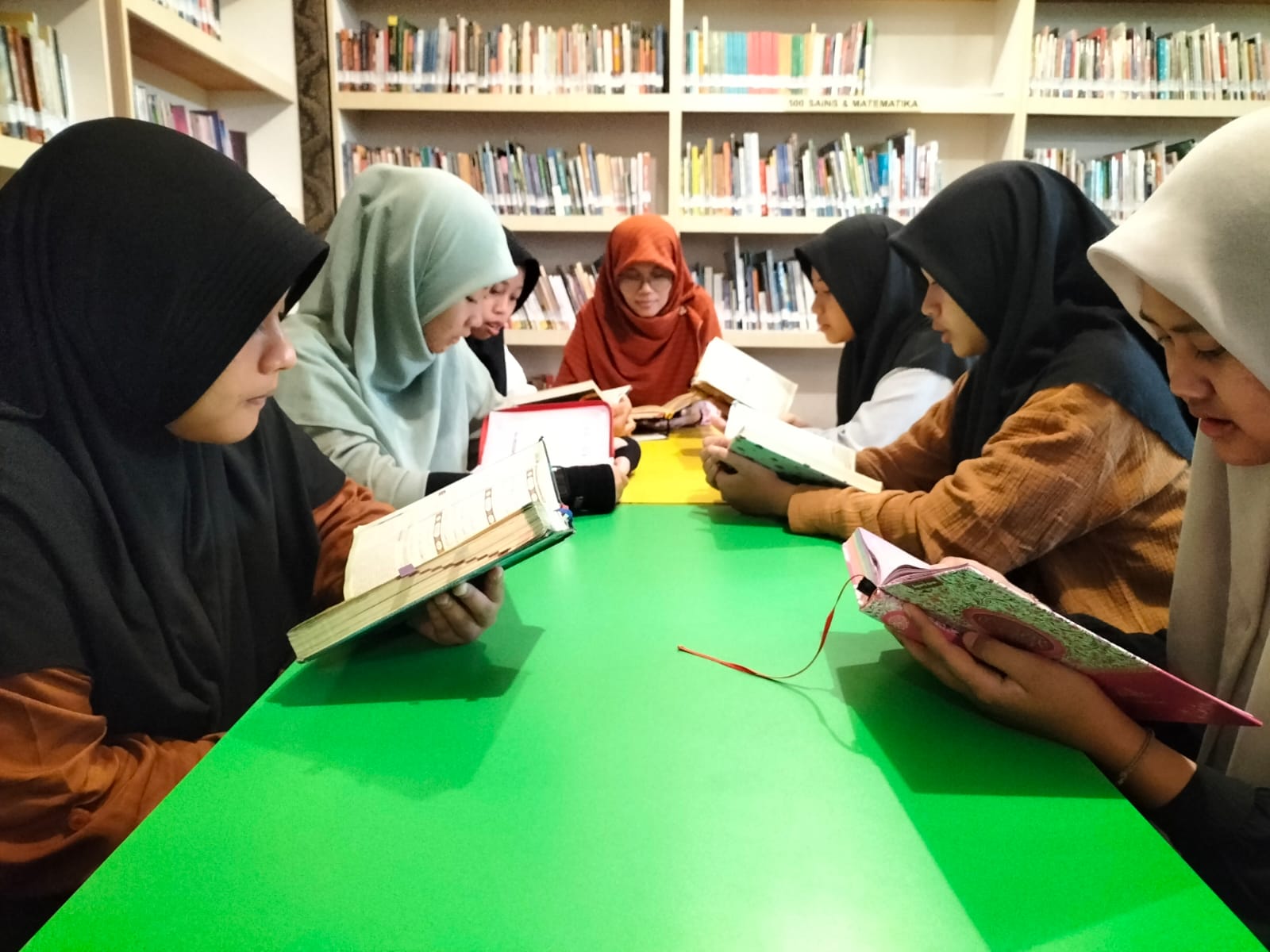 Tasmi’ Al Qur’an , Membangun Karakter Mulia dengan Al Qur’an - SIT MULIA